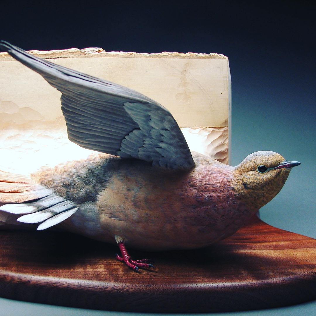 EastSideStory - 나무로 조각한 새